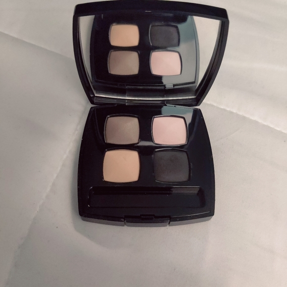 CHANEL | Accessories | Chanel Eye Shadow Pallet | Poshmark